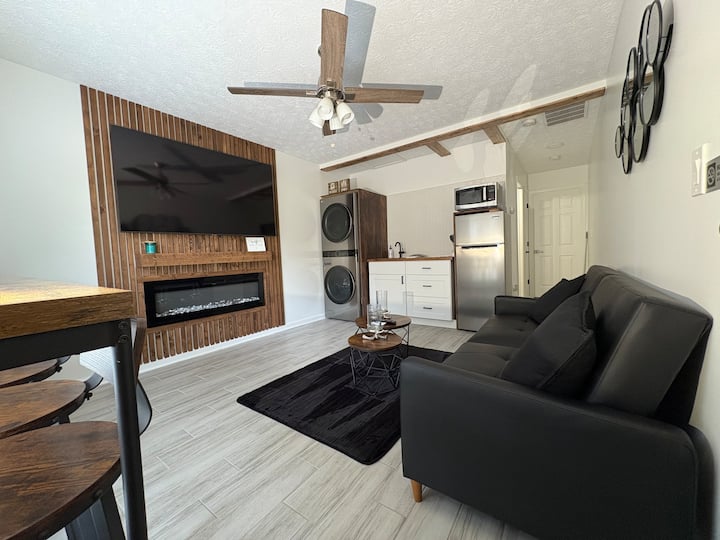 Urban Farmhouse Apartment - 比福德