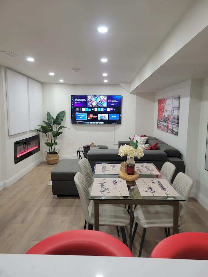 Cozy Opulent Retreat (Cor) With Jacuzzi Tub - Oshawa