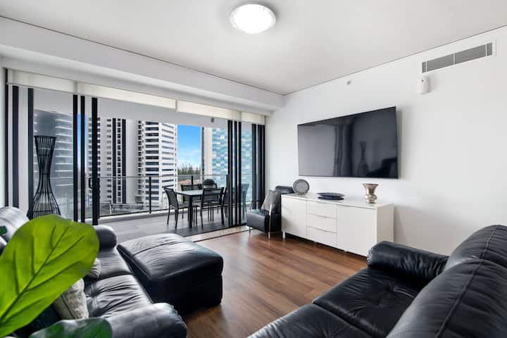 Spacious 3 Bedroom Apartment - Coasthm - Broadbeach