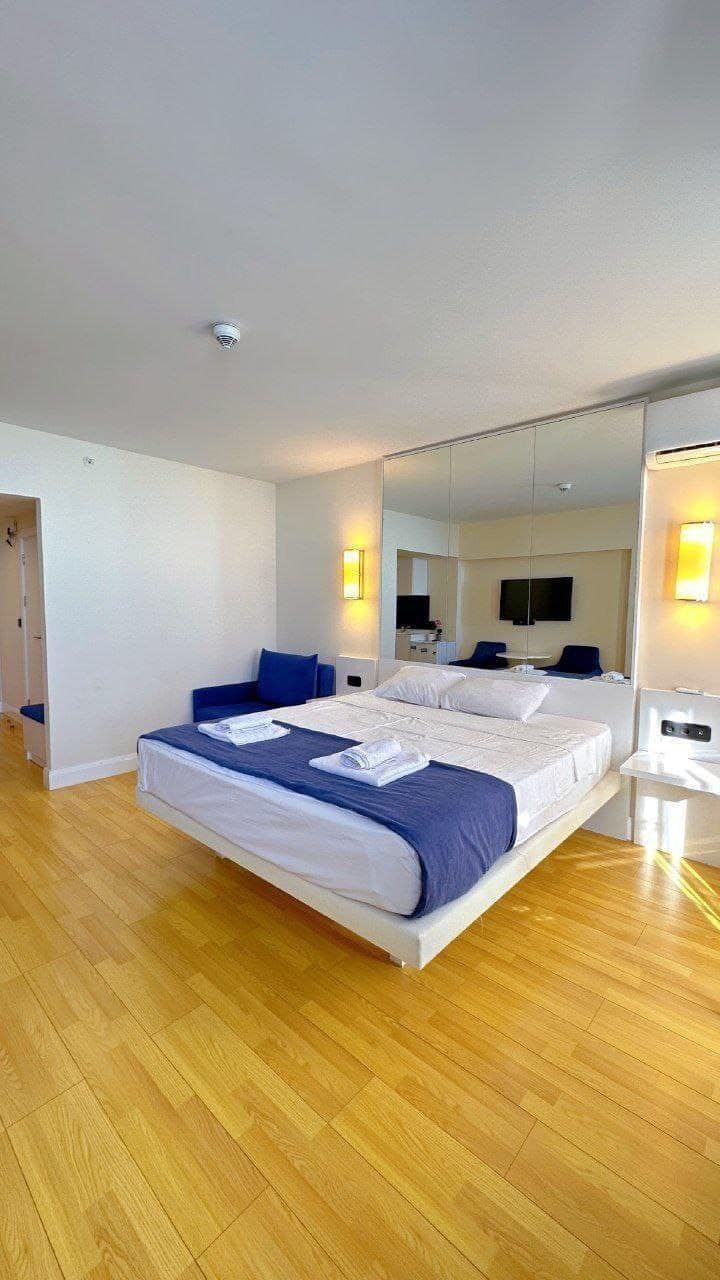 Шикарная студия с большим балконом и видом на море - Batumi