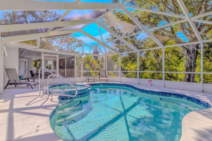 Pondside Oasis Retreat With Pool And Hot Tub - Sarasota, FL