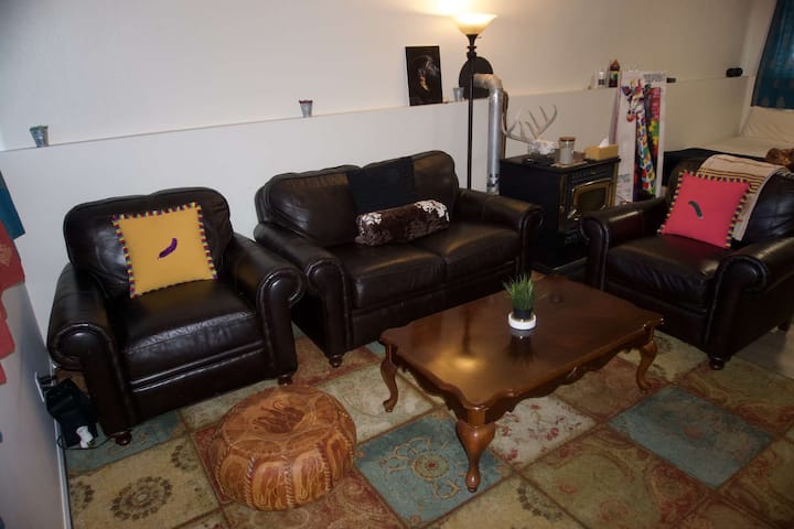 Cozy Living Space & Coffee Bar - Whitehorse