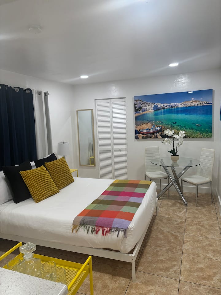 Studio Bohemian - Dania Beach, FL