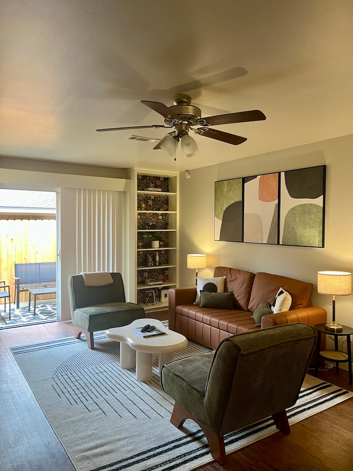 Funky Modern Stay | Fenced Yard | Pet Friendly - Austin, TX