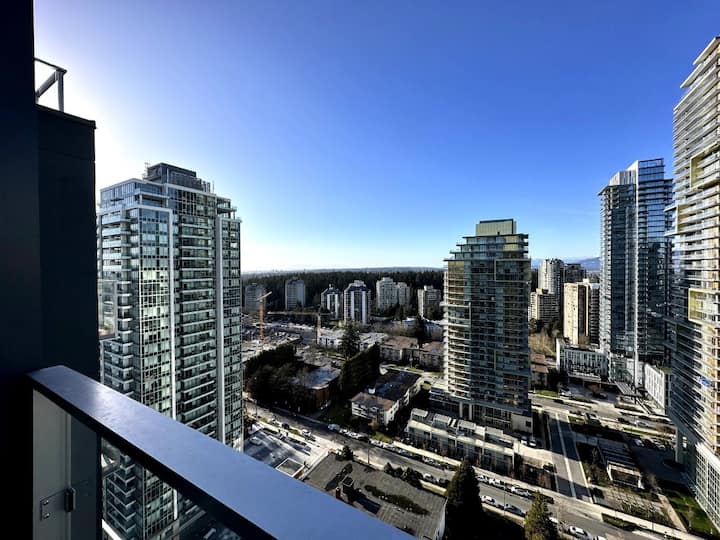 Beautiful 2b+2b Freeparking Skytrain Metrotown - Burnaby