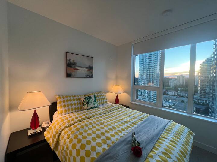 Beautiful 2b+2b Freeparking Skytrain Metrotown - Burnaby