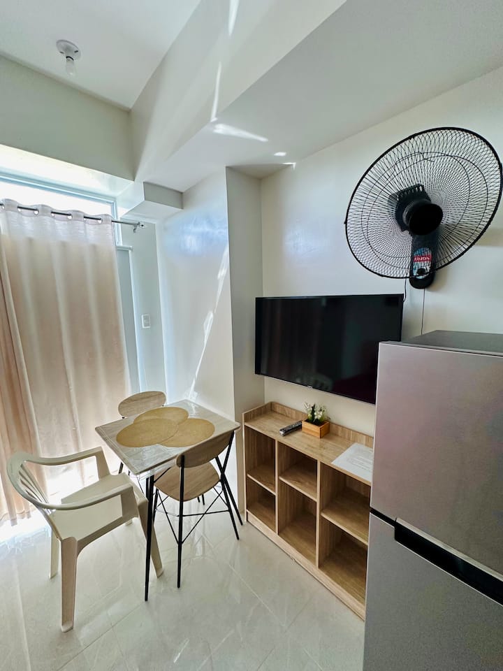 Studio Balcony Mountain View At Mivela Residences - Filipinas