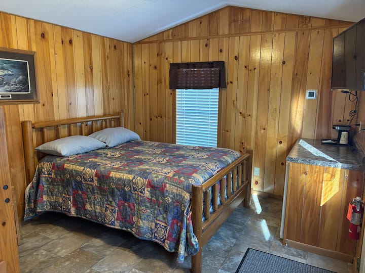 Cozy Lakeside Cabin | Hovde Resort | Walleye 2 - North Dakota