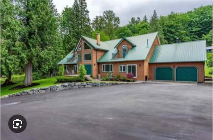 Parties | Events | Private Space| Sleeps 26+ - 칠리웍