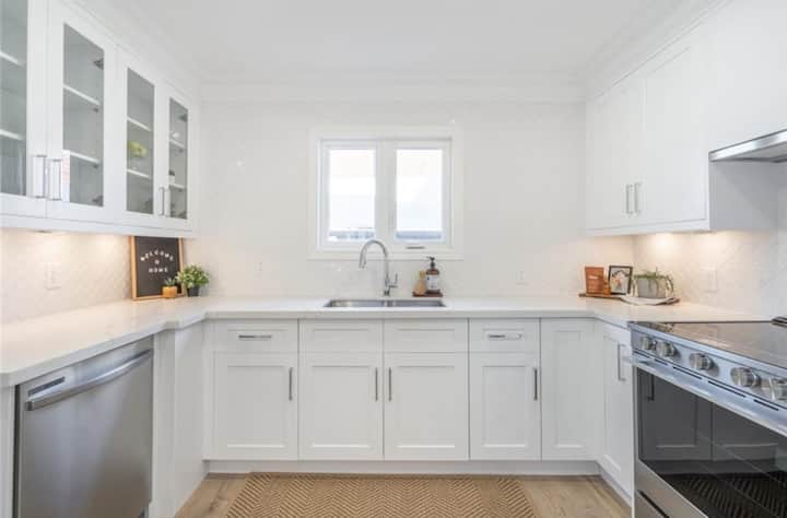 Urban Oasis 3br - Free Parking- Heater - Hamilton