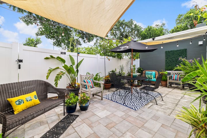 West Orlando Guest House - Windermere, FL