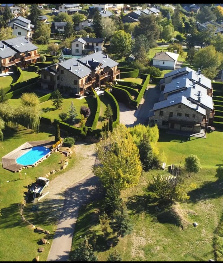 Mansion Avec Vue, Jardin Et Piscine - Vallée de Nuria