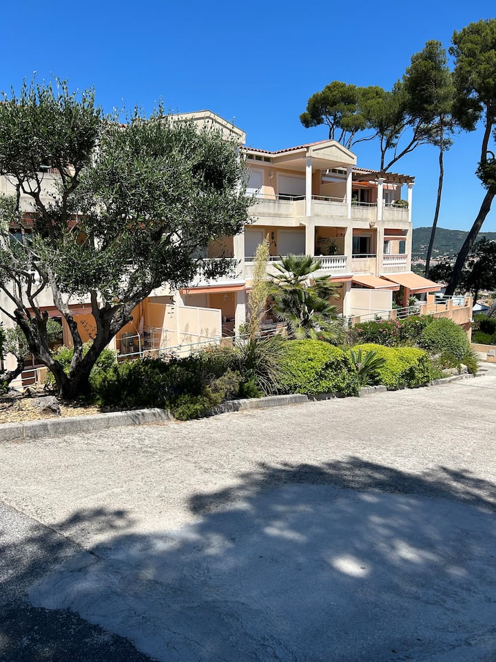 Appartement Avec Vue Sur Mer - ibis Hyeres Centre