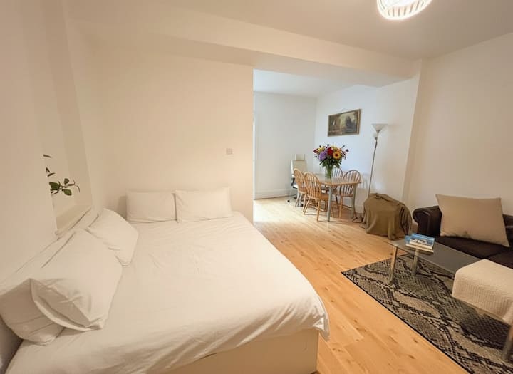 High St Kensington Garden View Apartment - Notting Hill