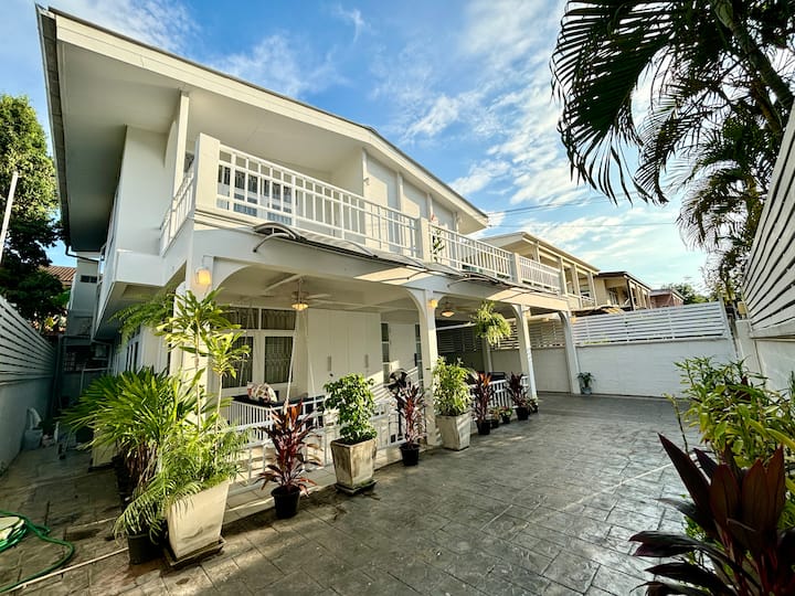 整栋房子 Family Stay In Town 4 Bedrooms 4.5 Bathroom. - Bangkok