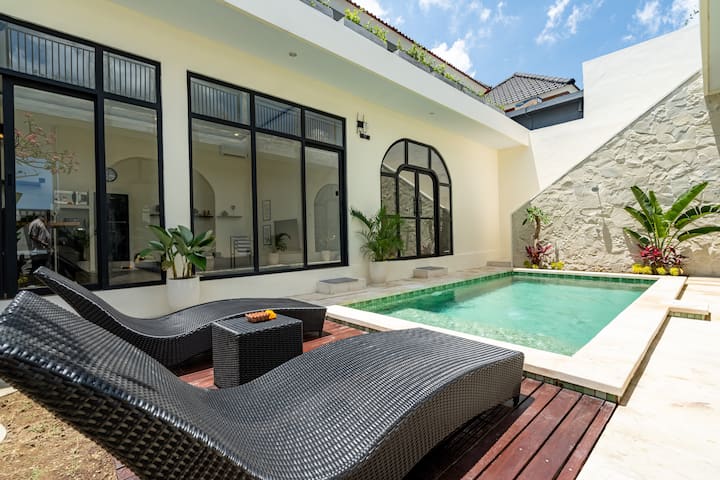 Group-ready 3br Villa • Pool + Sunset Rooftop - Canggu