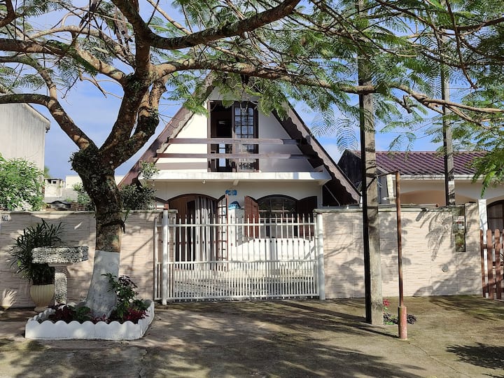 Chalé A 2 Quadras Da Praia. - Guaratuba