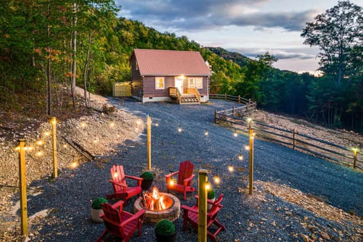 Rustic Cliffside Cabin|hot Tub|fire Pit|game Room - Shenandoah, VA