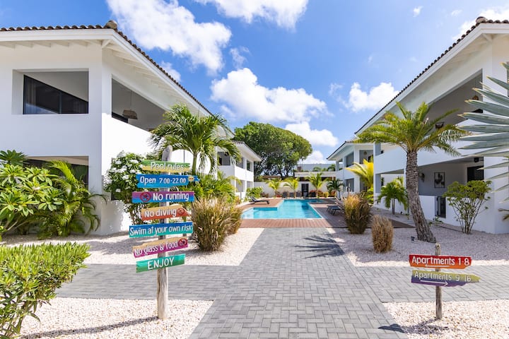The Sunrise-poolside Appartement - Curaçao