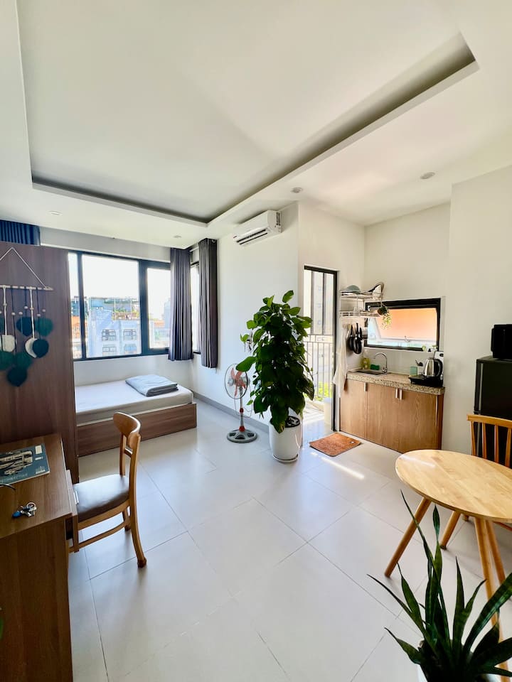Top-floor Private Studio Near My Khe Beach - Da Nang