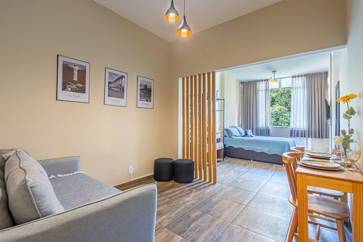 Apto Em Copacabana | 400 Metros Da Praia - Rio de Janeiro