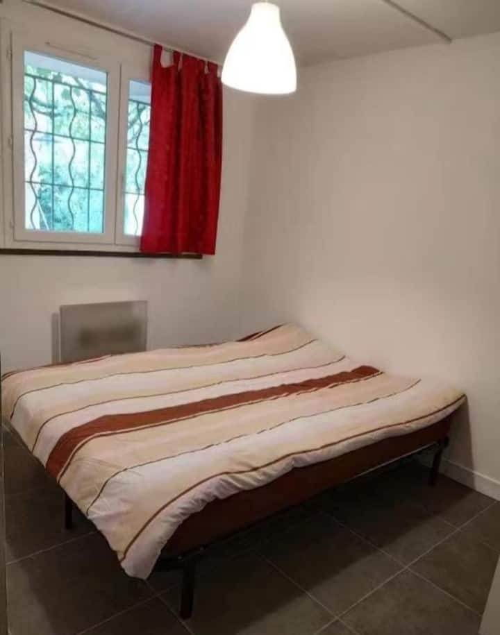 Chambre Lit Double Au Pontet , 5 Minutes Avignon - Le Pontet