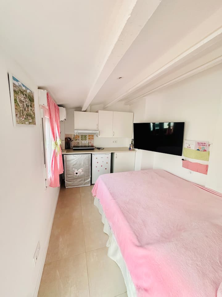 Habitación Con Baño Y Cocina Caudiel Está De Moda - Navajas