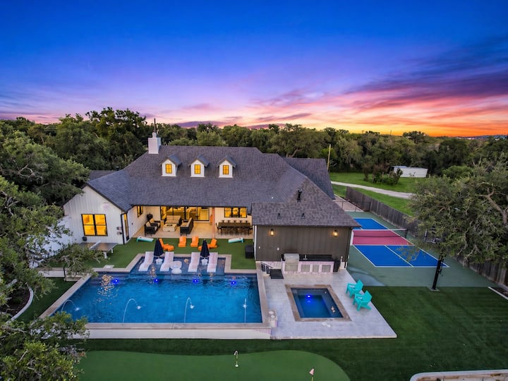 Downtown Drip | Pool Spa Pickleball Golf | Slps 32 - Dripping Springs, TX