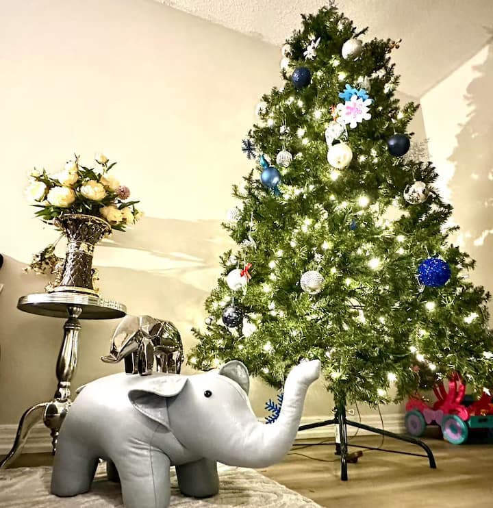 Bright, Cozy & Renovated – 5-bedroom Vacation Home - Markham, Canada