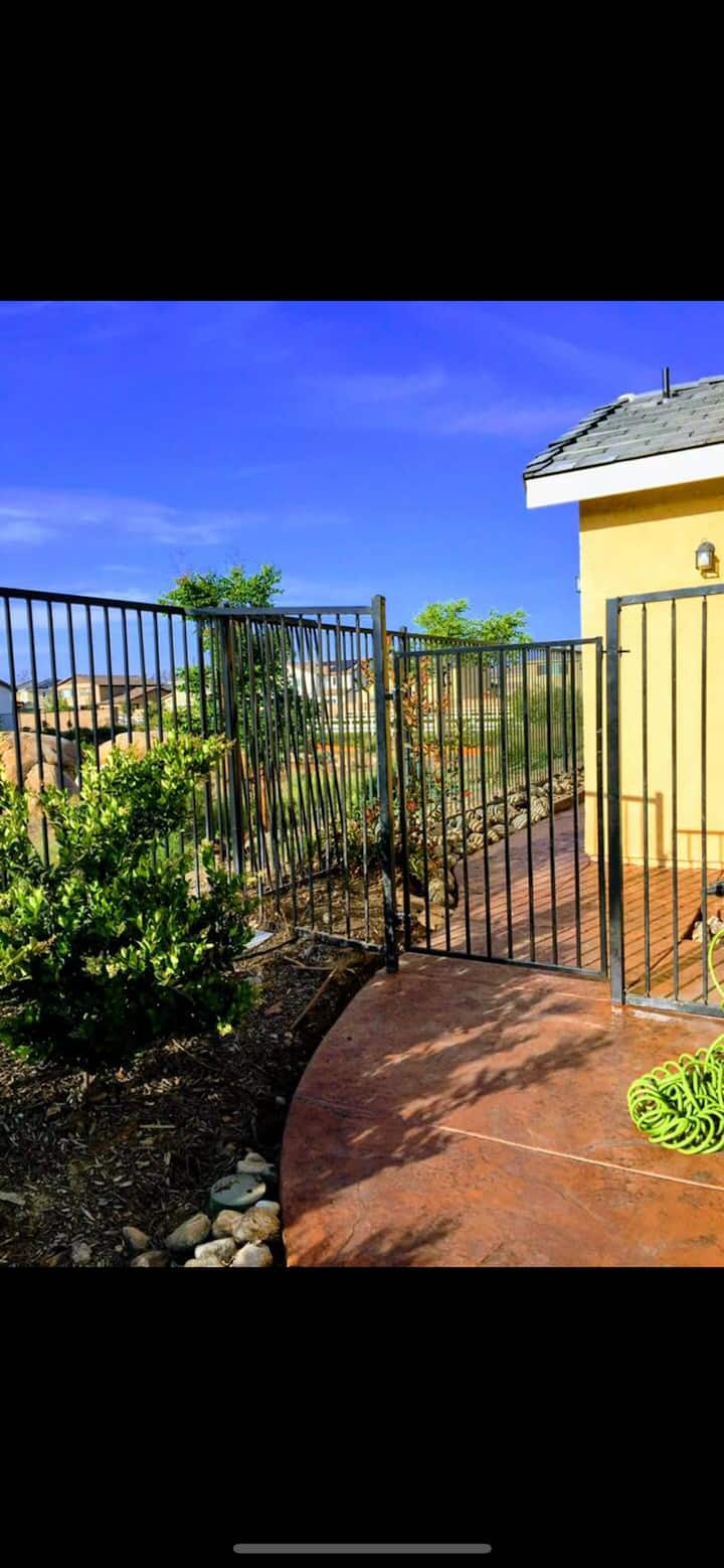 Private Guest Room Separate Gate Entry With Yard. - Murrieta, CA