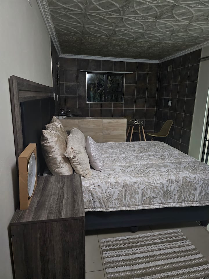 The Loraine Luxury Suite - Witbank