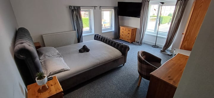 Whole Property Kirkcaldy, Fife. Sleeps 20 - Kirkcaldy