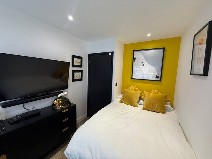 Modern Room With Own Bathroom In Pocklington - Pocklington