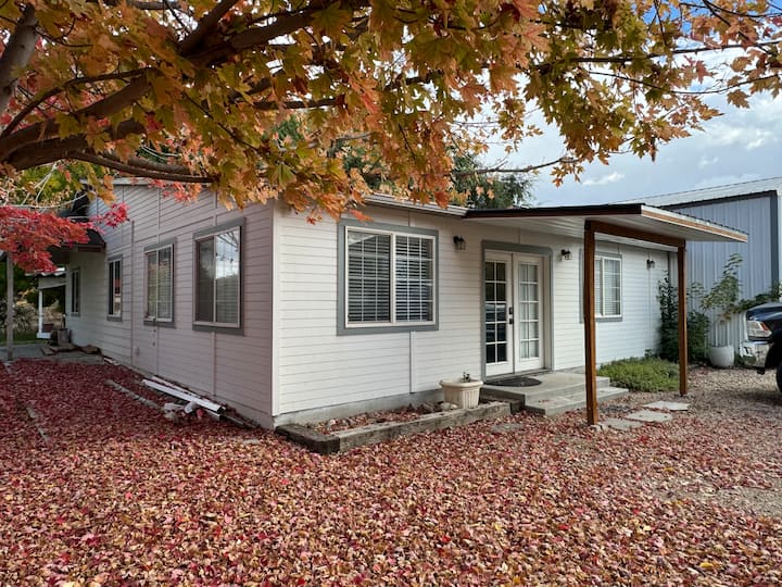 Lonestar Luxury Guesthouse - Nampa, ID