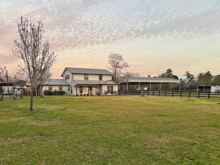 Magnolia Meadows Retreat - Stagecoach, TX