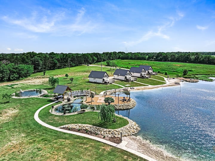 ​Cabin #2: Private Beach, Hot Tub & Resort Sauna - Point