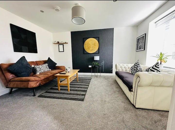 The Maize Lodge| Contractor Pad| Driveway| Hot Tub - Kent