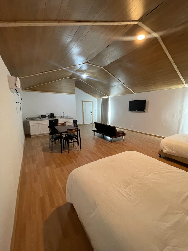 Studio Near Downtown Great Area - SeaQuest Fort Worth, Fort Worth