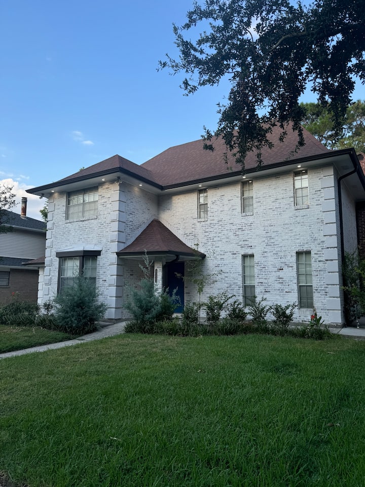 Luxury Home: 4 Beds 2.5 Baths. 7 Mnts From Airport - Kenner, LA