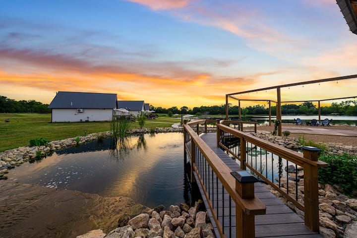 ​Cabin #3: Private Beach, Hot Tub & Stocked Pond - Point