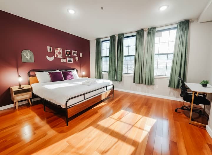 Prime | King Bed | 65" Tv | Jefferson Hospital - Wells, ME