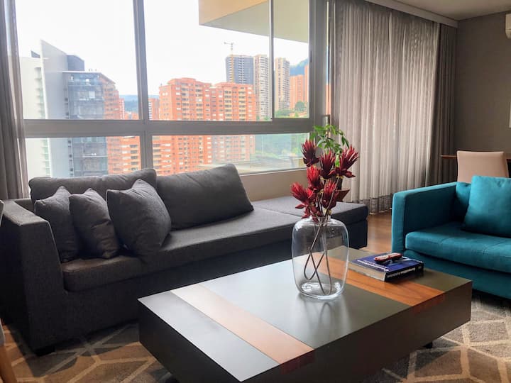 Vista Panorámica A El Tesoro-el Poblado Piso 17 - Medellín, Colombia