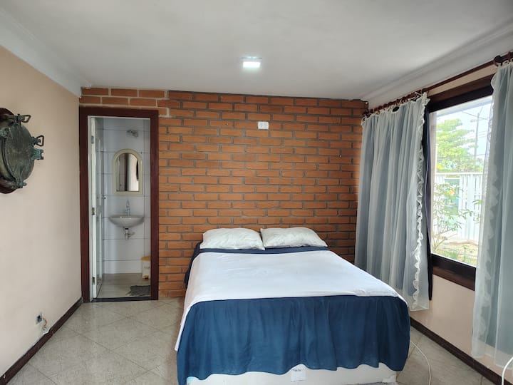 Quarto Frente Mar. - Ubatuba