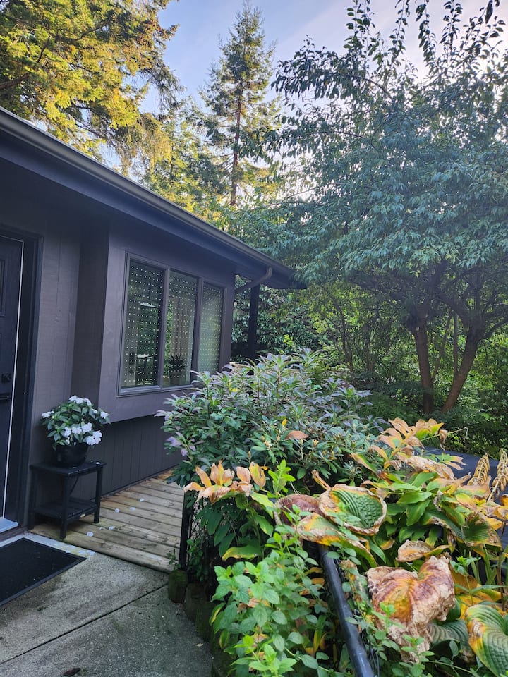 Coastal Cottage - Roberts Creek