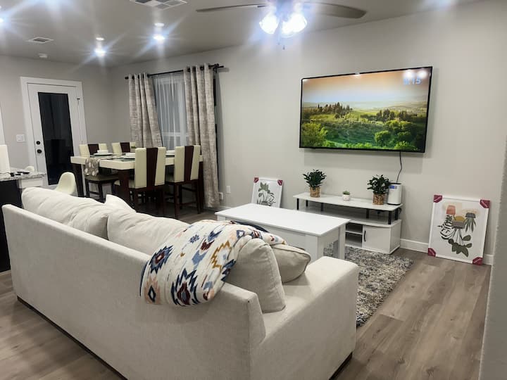 Elegant,charming,6beds,2 Full Baths,each Room W/tv - Odessa, TX