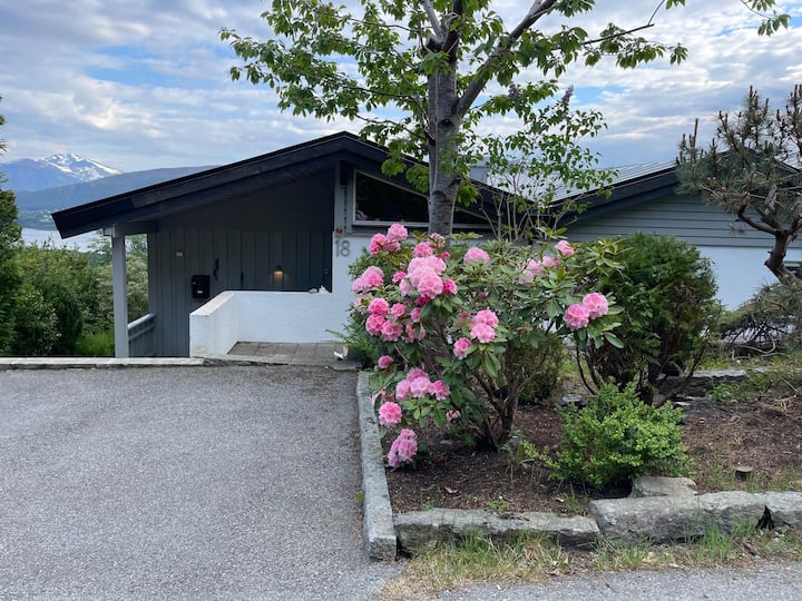 Villa With Fjord And Mountain Views In ÅLesund - Ålesund