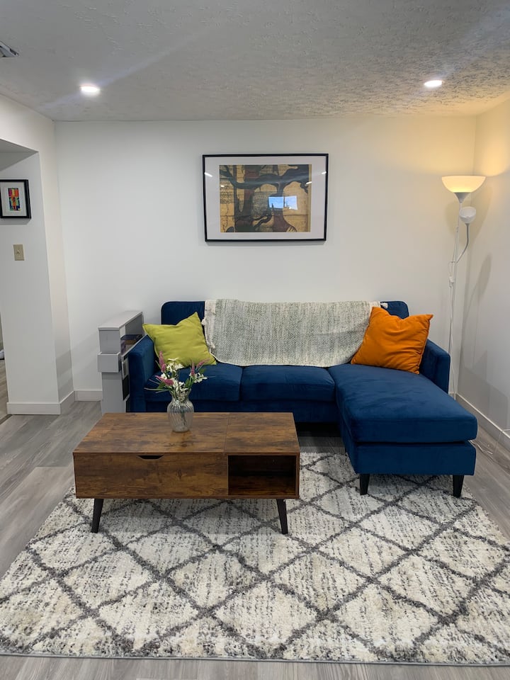 Modern 2br Basement Suite •Private Entry •1.5 Bath - North Bay