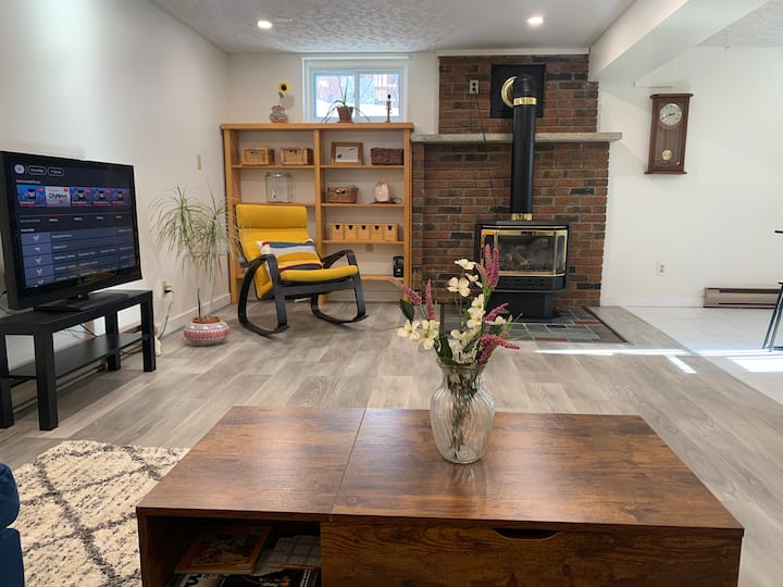 Modern 2br Basement Suite •Private Entry •1.5 Bath - North Bay