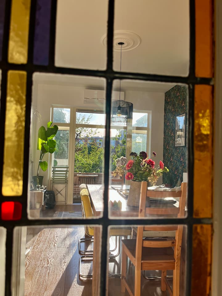 Light, Spacious Home With Sunny Balcony - The Hague