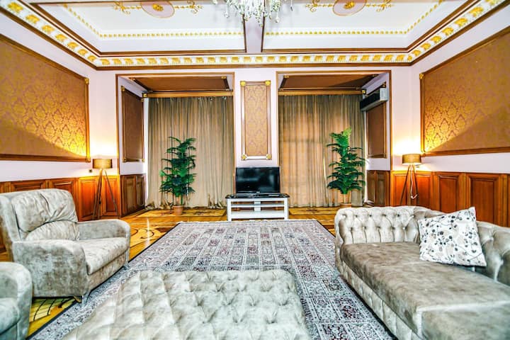 Apartment On Rolls Royce - バクー